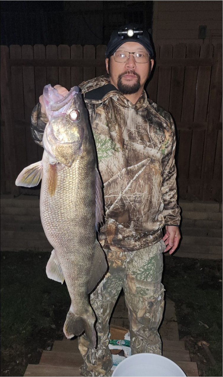 LONGXUE LEE's Master Angler Walleye